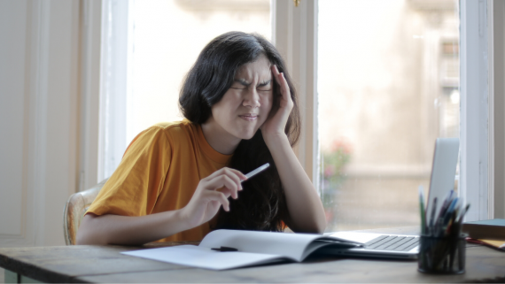 Digital Eye Strain – Causes, Symptoms & Tips For Prevention ...